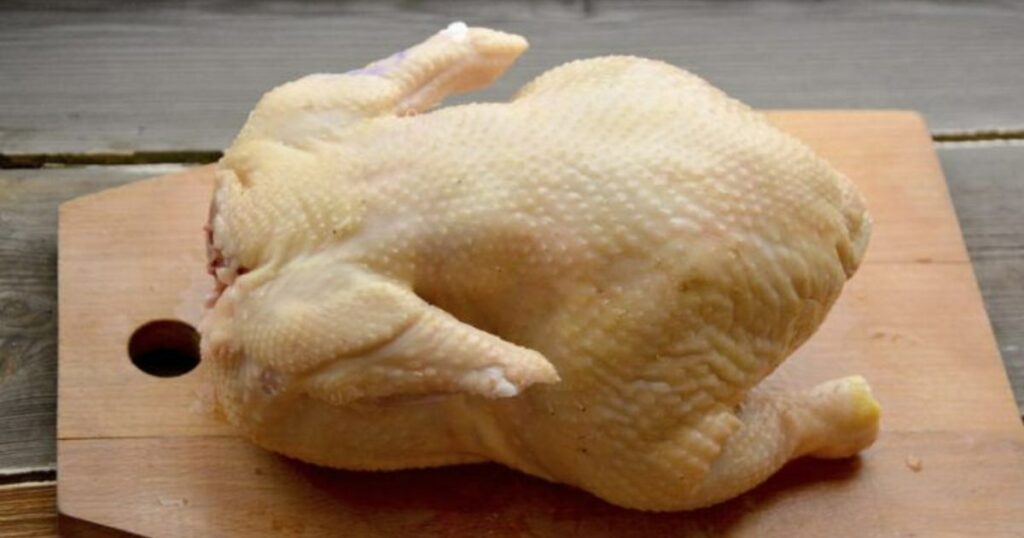 Aprenda a Cortar Frango Inteiro sem Complicações e Economize na Cozinha!