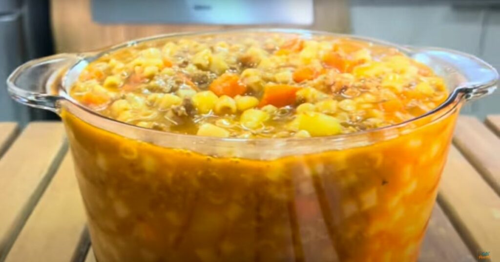 Como Fazer Sopa de Macarrão, Carne e Legumes