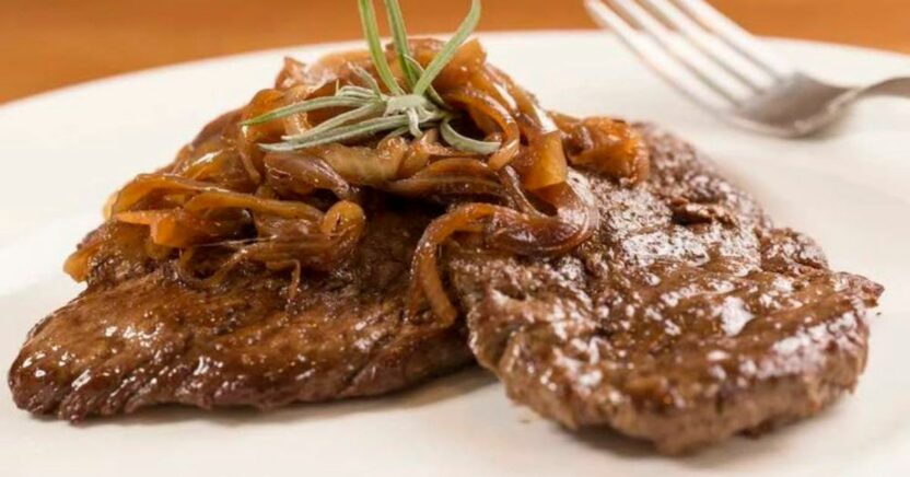 Bife de Alcatra Acebolado: O Segredo para Cebola Crocante que Vai ...